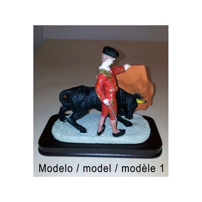 REGALOS TAURINOS, Figuras taurinas de resina de toro y torero para deco