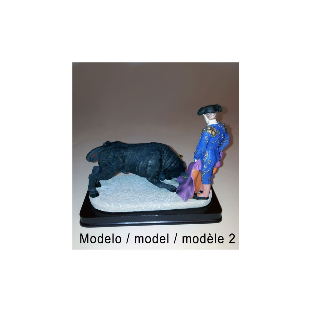 REGALOS TAURINOS, Figuras taurinas de resina de toro y torero para deco