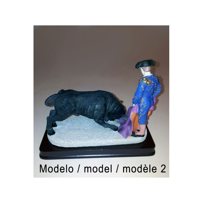 REGALOS TAURINOS, Figuras taurinas de resina de toro y torero para deco