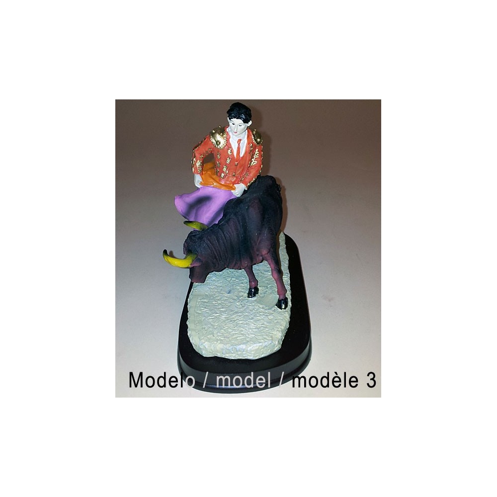 REGALOS TAURINOS, Figuras taurinas de resina de toro y torero para deco